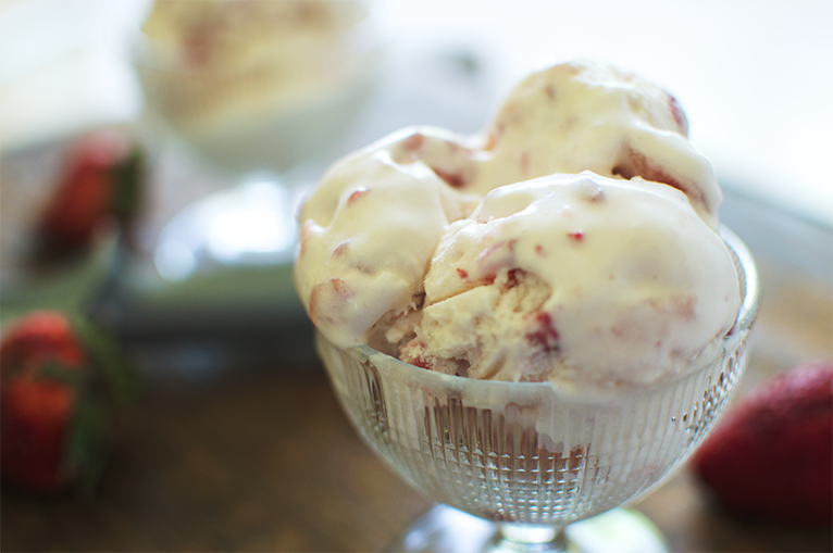 Crème Glacée Aux Fraises • Alex Cuisine